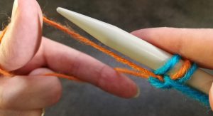 Two-color cast on method (video + photo tutorial) - Knitgrammer