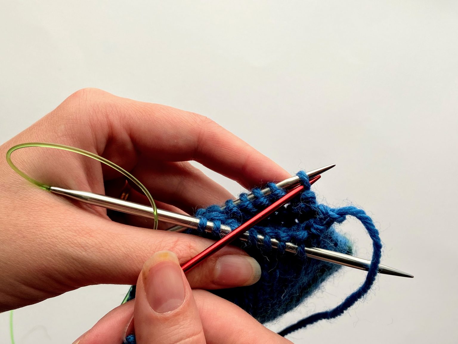 How to Kitchener Stitch [An EASY Way to Remember]