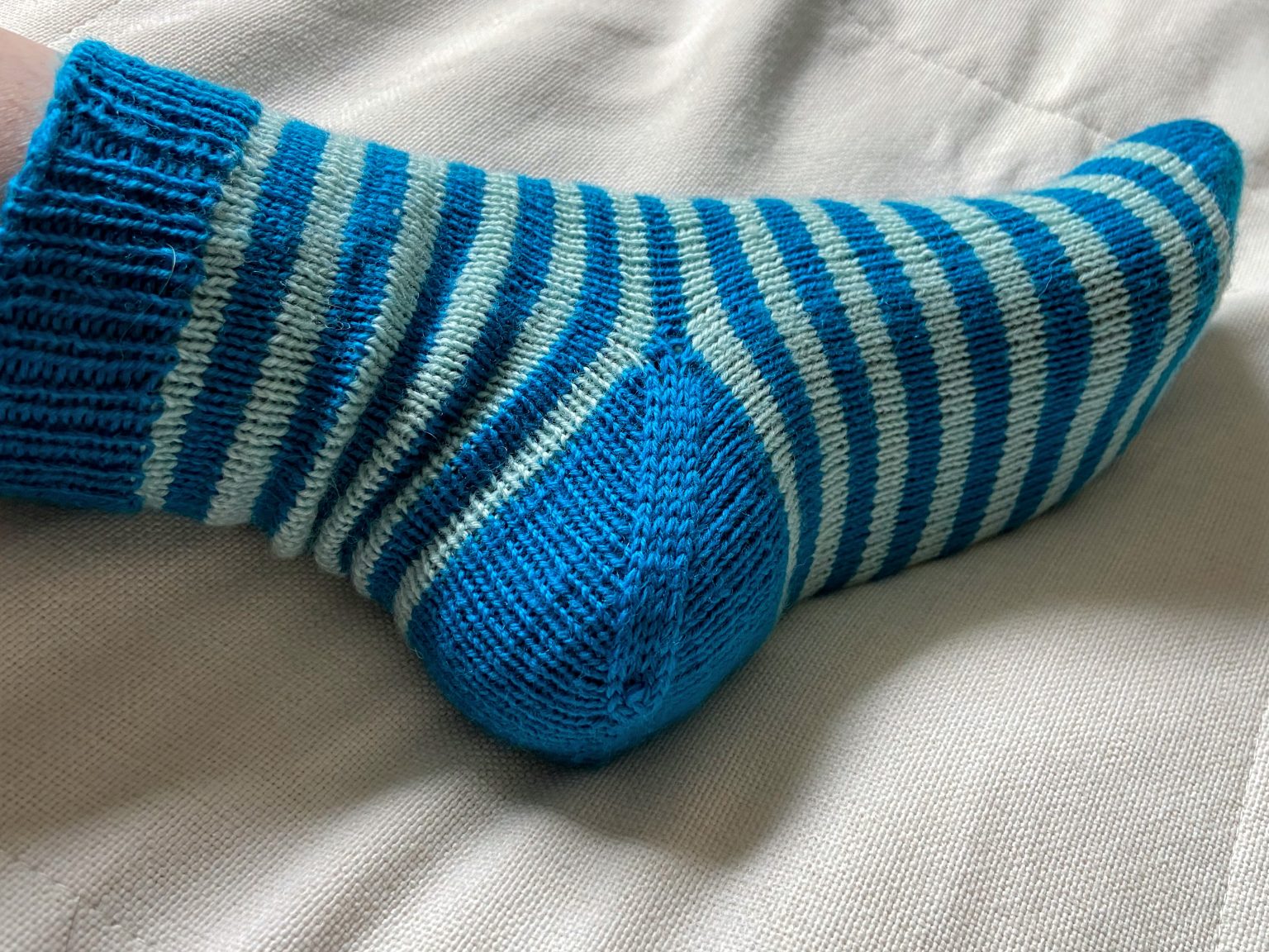 Easy Striped Socks [FREE Knitting Pattern]